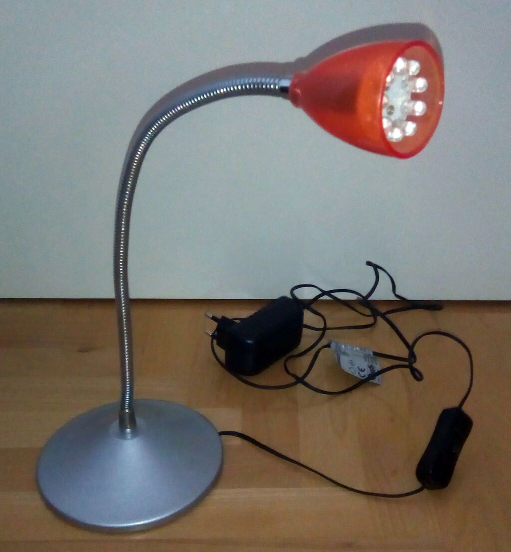 Stona lampa - LED Širina postolja 12 cm, dužina kabla 1.65 m. Napon
