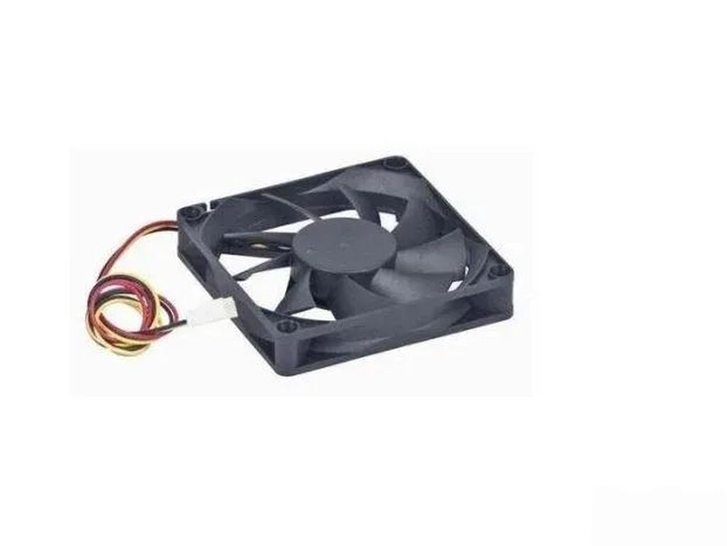 PC ventilator 80 mm (case fan) - Dimenzije: 80 × 80 × oko 25 mm –