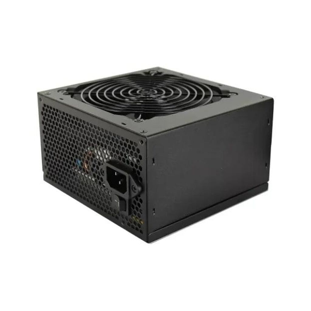 PC napajanje ATX, crno kućište sa velikim 120 mm ventilatorom na vrhu