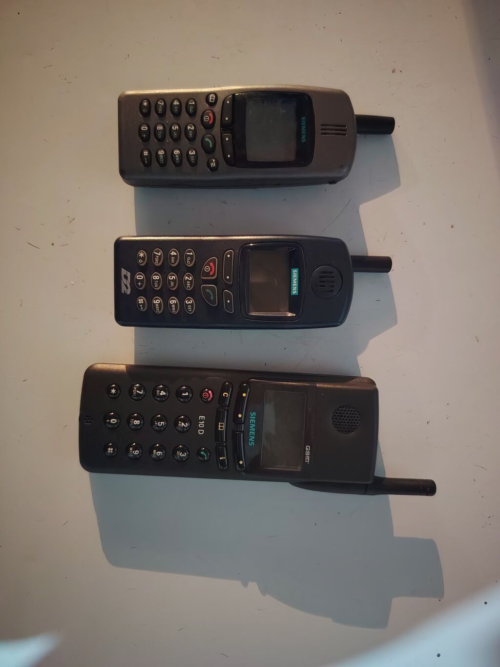 Kolekcija retro Siemens mobilnih telefona – 3 komada Opis: - Tri
