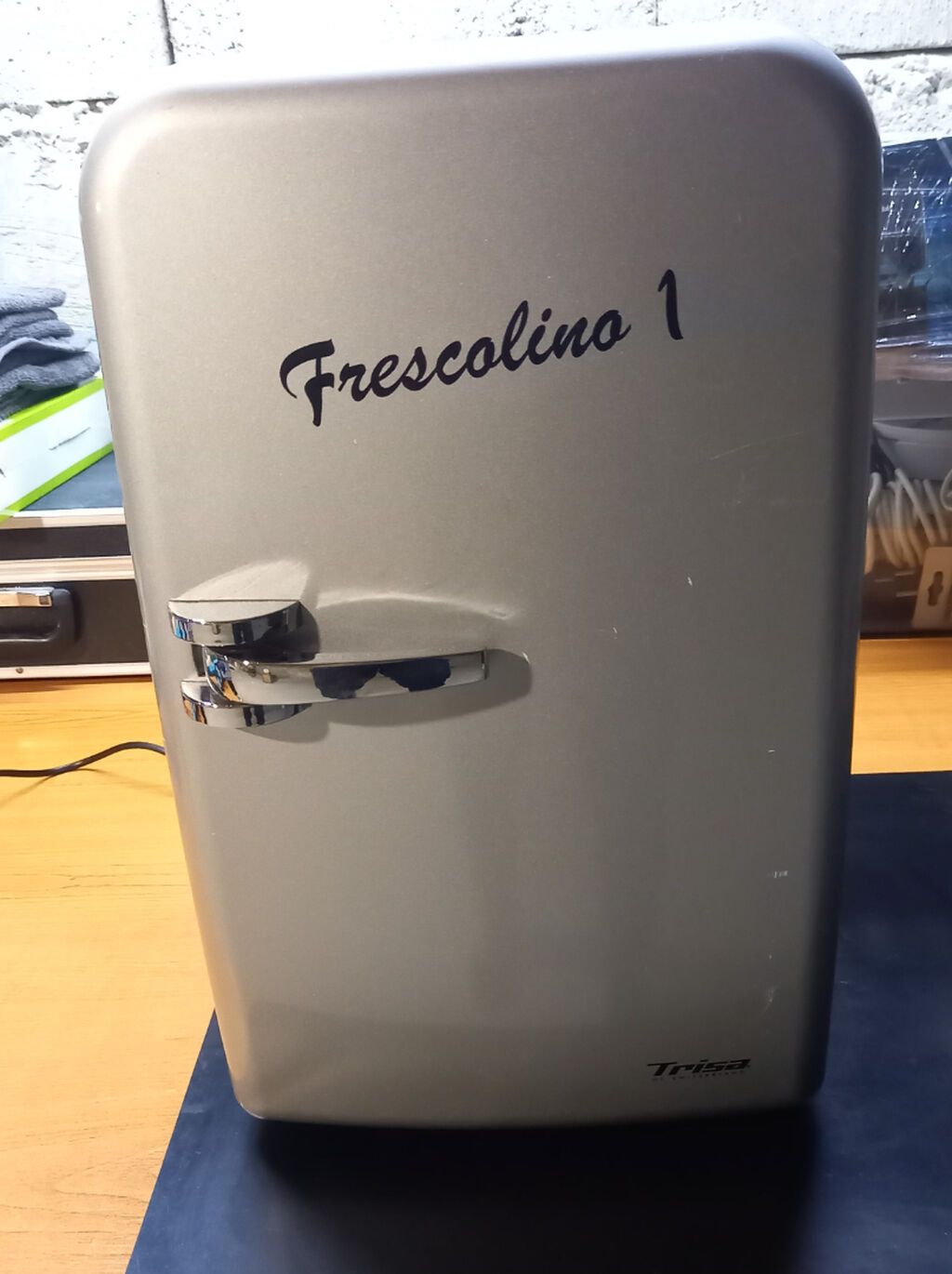 Mini frizider Frescolino 2 Ispravan mini frizider poznatog svetskog