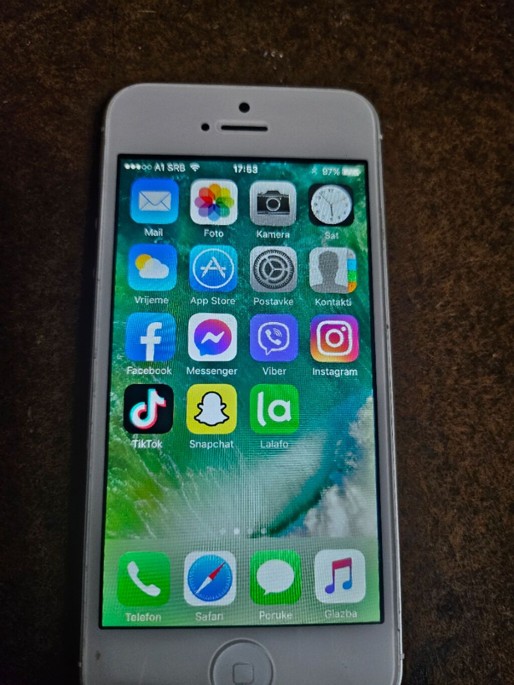 Apple iPhone 5, sivi/srebrni.Telefon je potpuno ispravan sim free