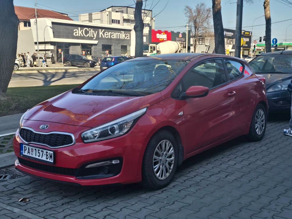 Prodajem Kia Pro Ceed 1.4 benzin, 2016. godište. Prešao 175.000 km –