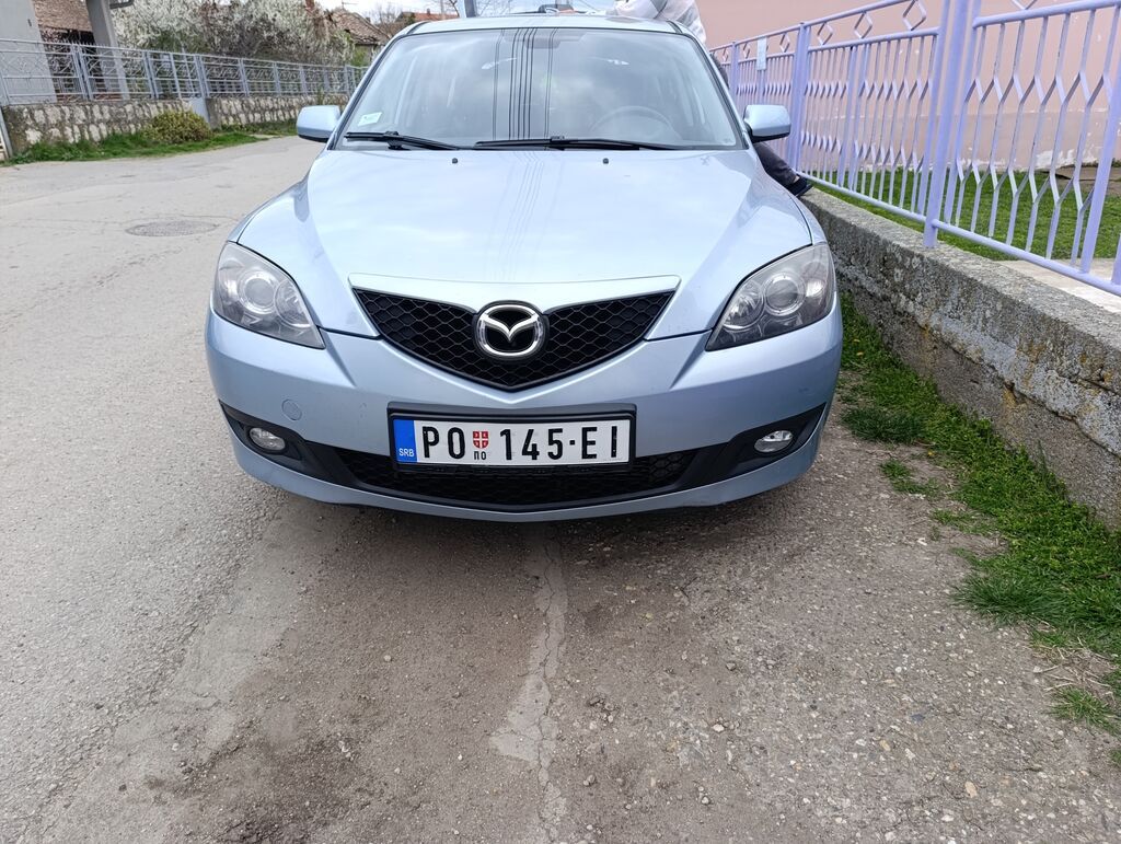 Mazda 3 – hečbek, svetloplava boja. Dizel sa manuelnim menjačem