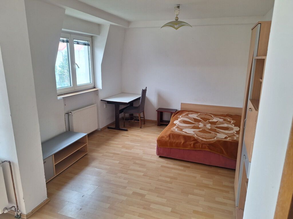 Izdajem nameštenu sobu na Adicama – 180€ (Svi računi uključeni)