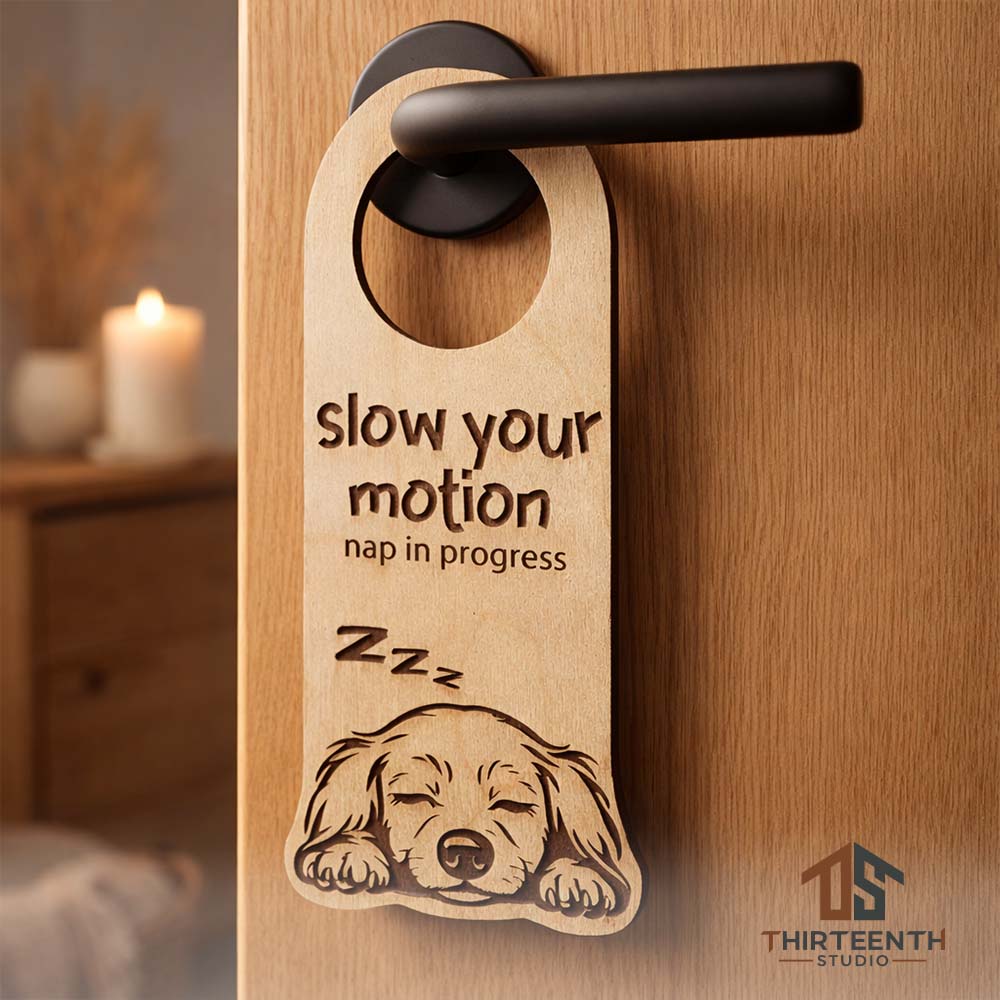 Drveni door sign “Slow Your Motion”, Dog | Thirteenth Studio Studio
