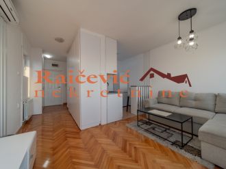 26m² 89.000€
Beograd, Čukarica, Julino brdo, Porucnika Spasica i Masere