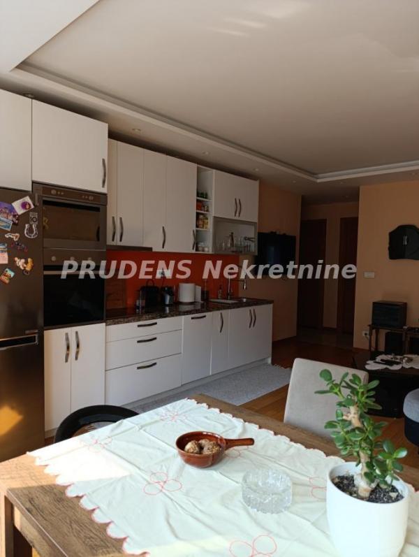 Hajduk-Veljkov venac, Dvoiposoban stan na prodaju, 62m2, 332.000€