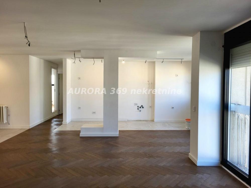 Četvorosoban stan na prodaju, 100m2, 340.000€