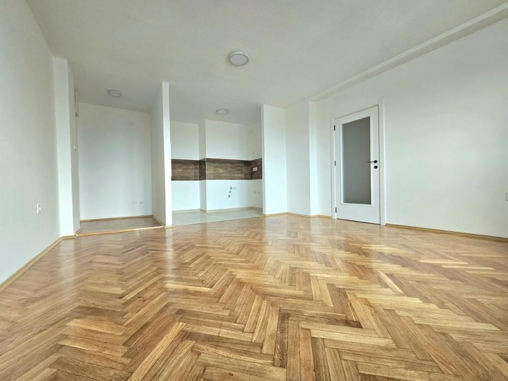 Trosoban stan na prodaju, 64m2, 171.000€