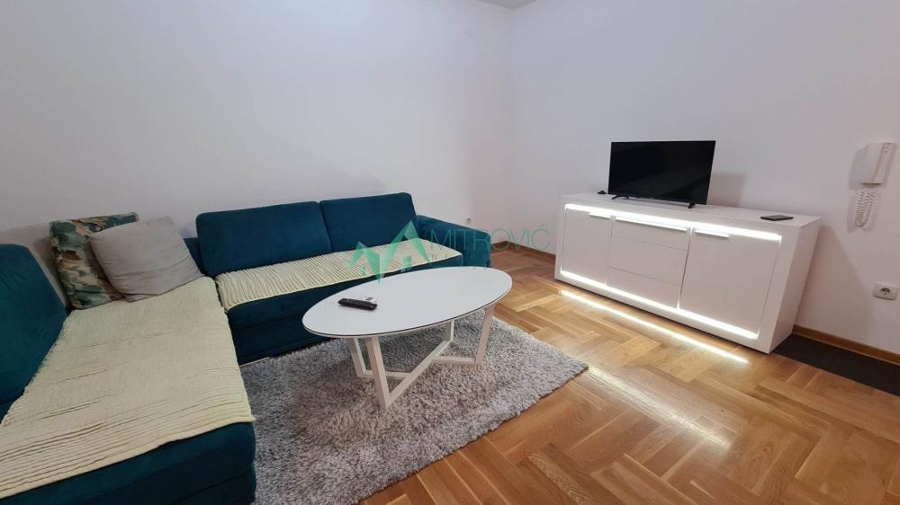 Dvoiposoban stan za izdavanje, 61m2, 470€
