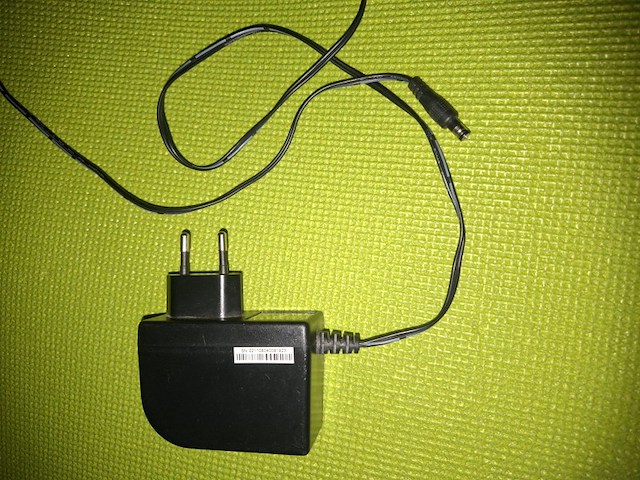 Switching adapter 12V 1A
