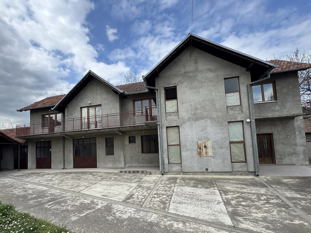 Kuća, Stara Pazova, 4.0 soban, 217m²
