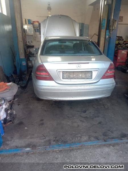 Mercedes C 200 Kompletan Auto U Delovima