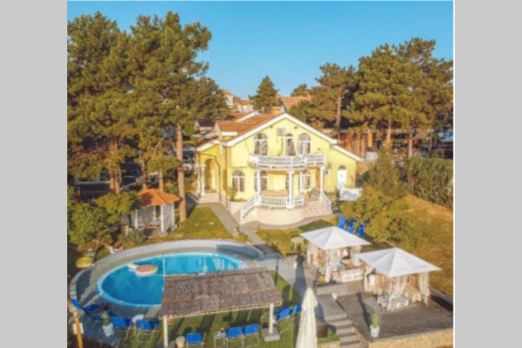 Luxury Riverside Villa with Private Pool, Sauna and BBQ, 12 Guests
