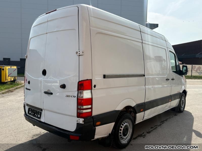 Mercedes Sprinter/Crafter Kompletan Auto U Delovima