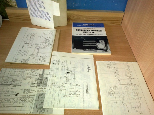 AUDIO-VIDEO Rikorderi(Kasetofoni) sa zbirkom električni