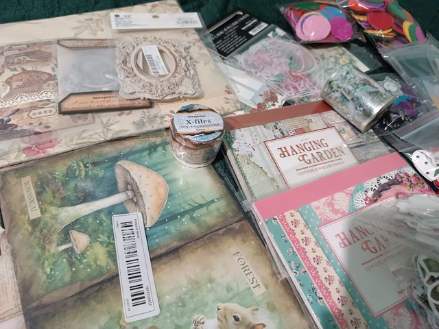 Scrapbooking materijal – papiri, stikeri, mix LOT