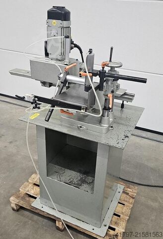 Mašina za izrezivanje utora Graule AKF 4/250
Graule AKF 4/250