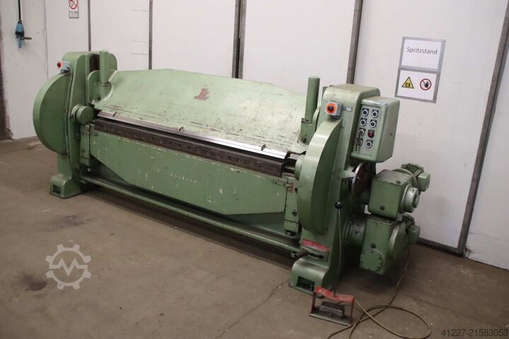 Mašina za savijanje sa zakretanjem 2000 x 6 mm
LOTZE HDZKE20