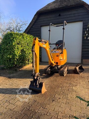 JCB 8008 mini bager, mini rovokopač, mini dizalica
jcb 8008