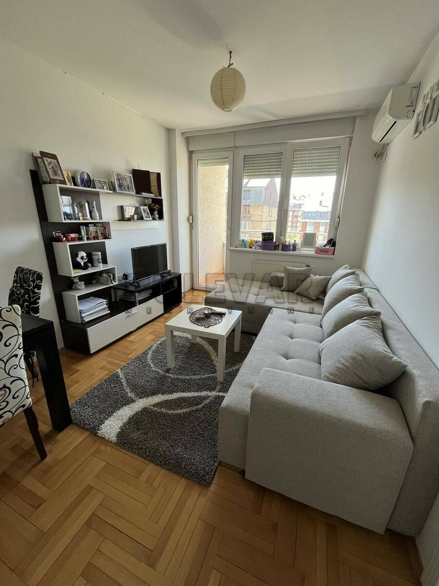 Jednoiposoban stan, Niš - Bulevar Nemanjića | Izdavanje · 39m² · 380€