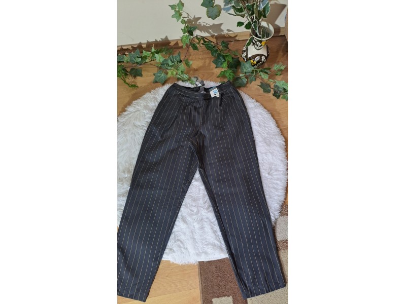 pantalone nove M