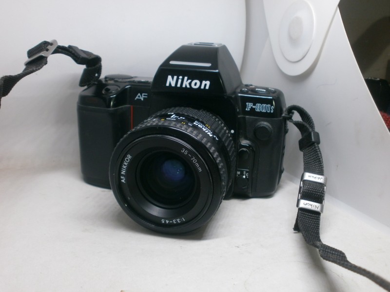 Nikon f 801s sa Nikkor 35-70mm