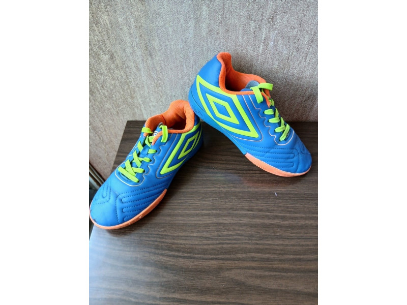 Patike za fudbal Umbro br. 29-19cm.