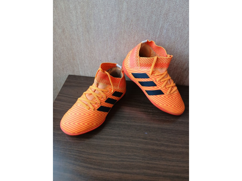 Patike za fudbal Adidas br. 28-17cm.