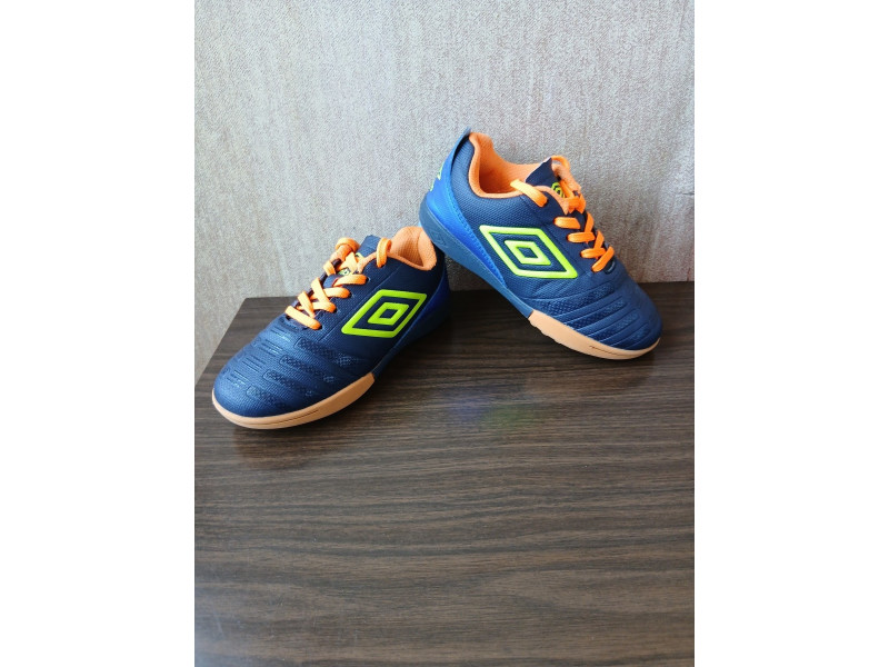 Patike za fudbal Umbro br.27-17,5cm.