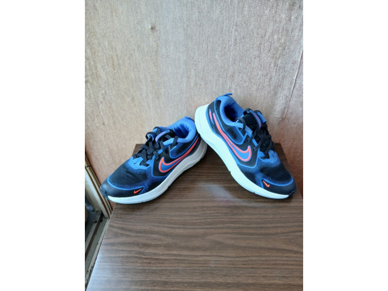 Patike Nike br 36,5-23,5cm.