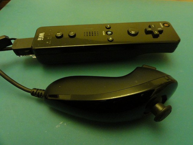 Nintendo Wii kontroler RVL-003 + Nunchuck u crnoj boji