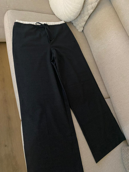 VIRALNE Zara pantalone M, NOVE 1500din