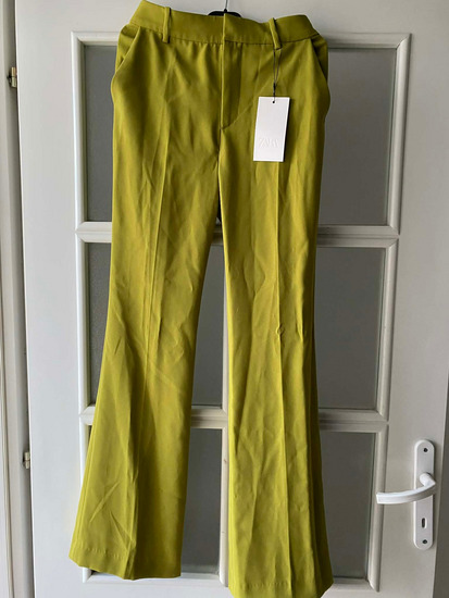 Zara kivi pantalone nove