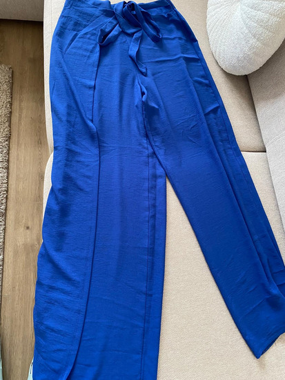 Zara pantalone L, 1000din, kao nove