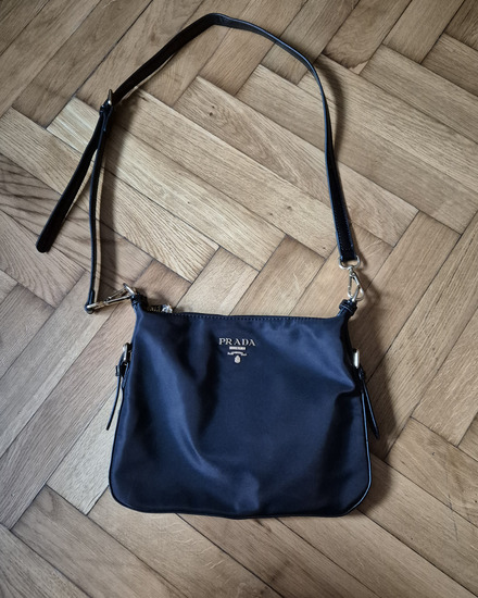 Odlicna nylon crossbody prada torbica