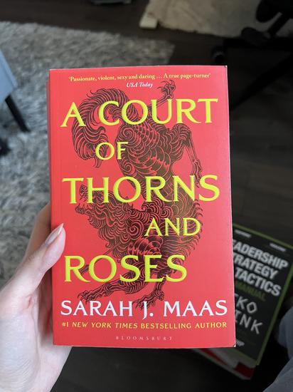 A Court of Thorns and Roses Sarah J. Maas