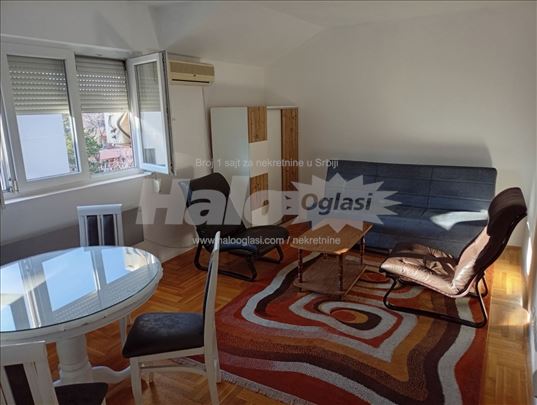 Izdaje se stan duplex 94m2 Karaburma
