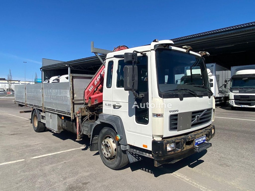 Volvo FL220 kamion s ravnom platformom