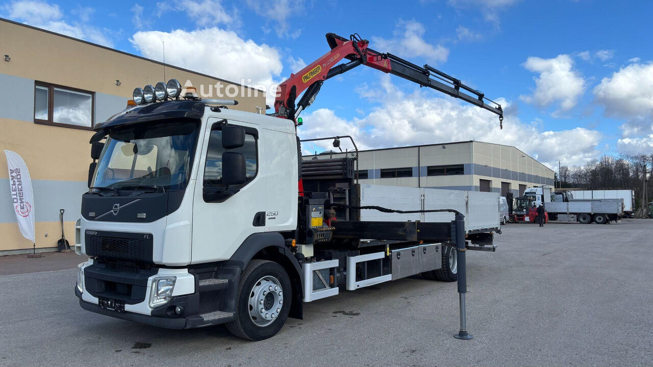 Volvo FL250 4x2 EURO6 + PALFINGER PK 12.501 SLD kamion s ravnom platformom
