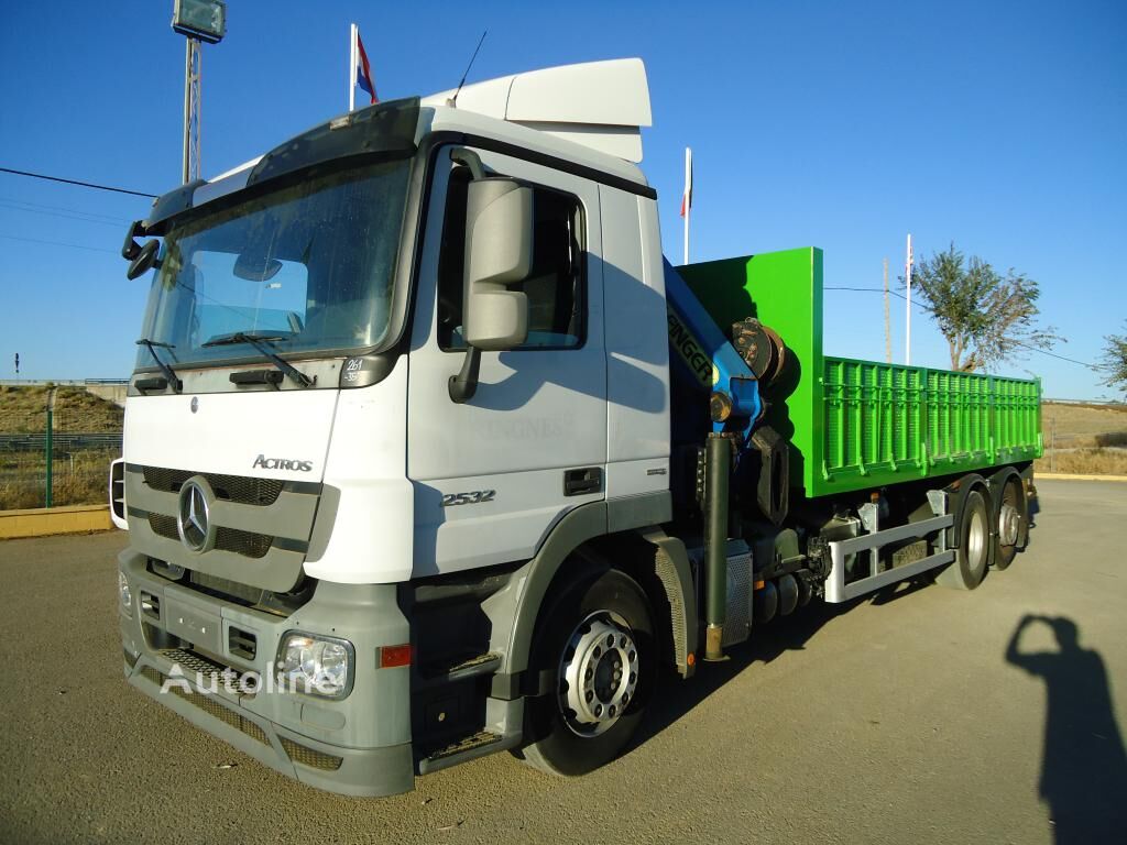 Mercedes-Benz Actros 2532 kamion s ravnom platformom