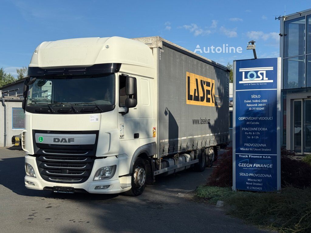 DAF XF440 EURO 6 6x2 kamion sa klizna zavesa cerada
