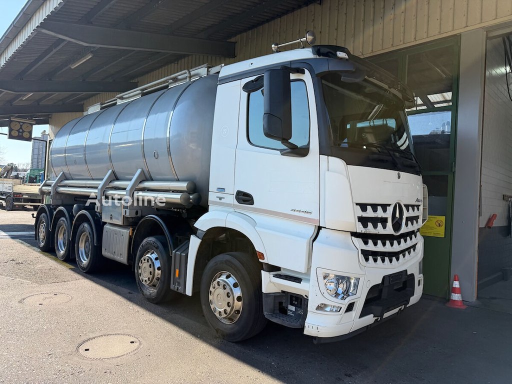 Mercedes-Benz Arocs 4446 autocisterna