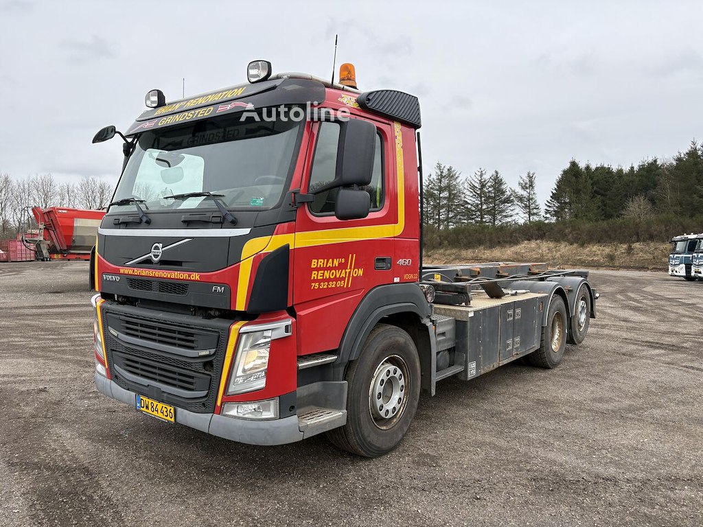 Volvo FM460 kamion sa kukom za podizanje tereta