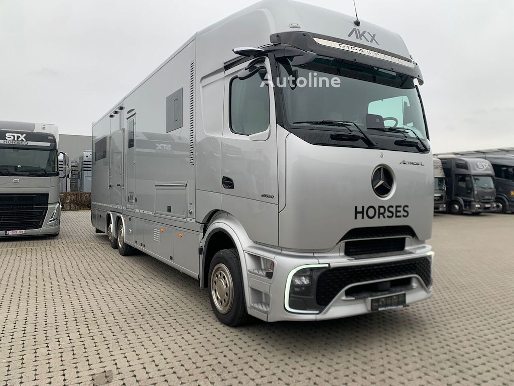 Novi Mercedes-Benz Actros kamion za prevoz konja