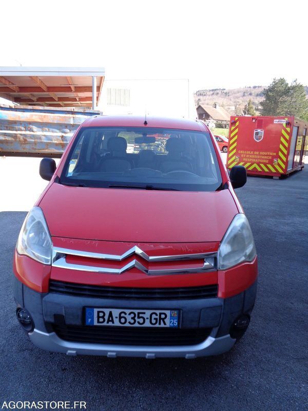 Prodaje se Citroen BERLINGO laki furgon na aukciji