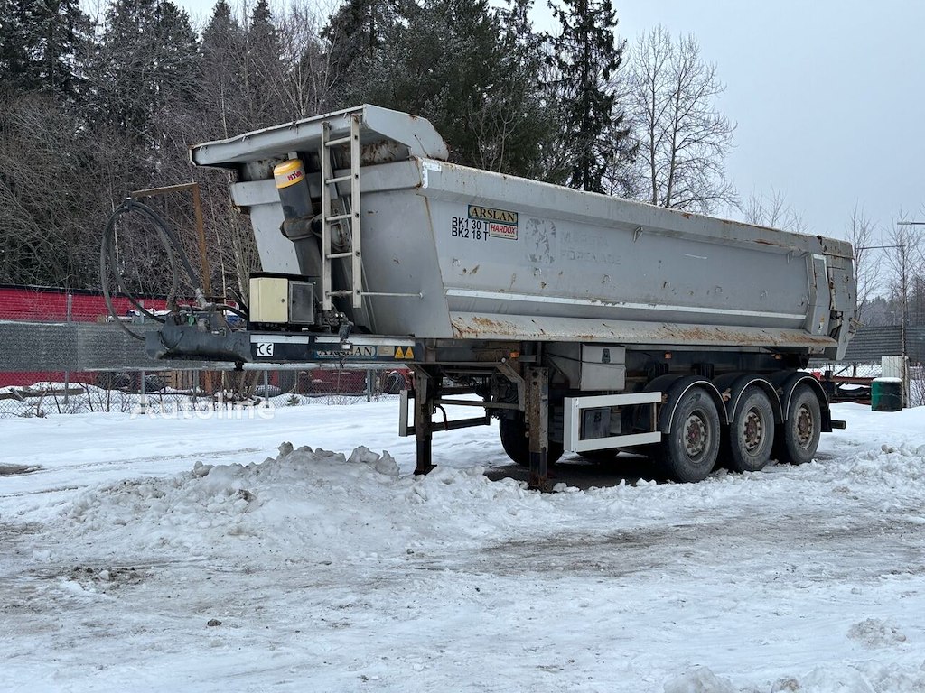Prodaje se Arslan poluprikolicu kipera na aukciji