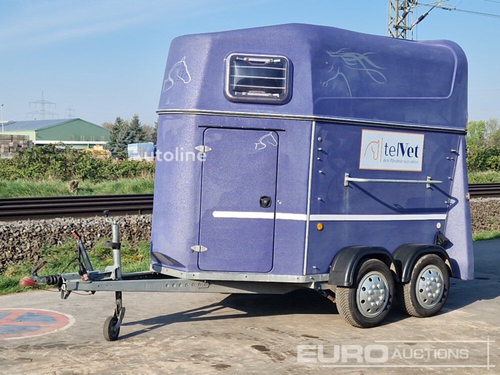 Prodaje se prikolicu za prevoz konja na aukciji