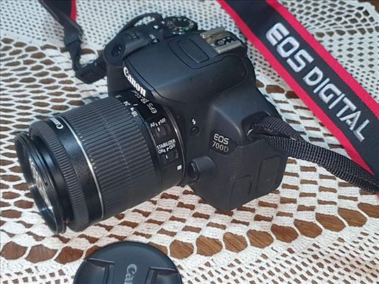 Canon Eos 700D + 18-55mm IS STM objektiv kao novo